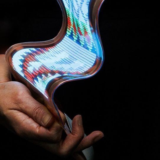 LSN : News : LG Display unveils world’s first stretchable display with ...